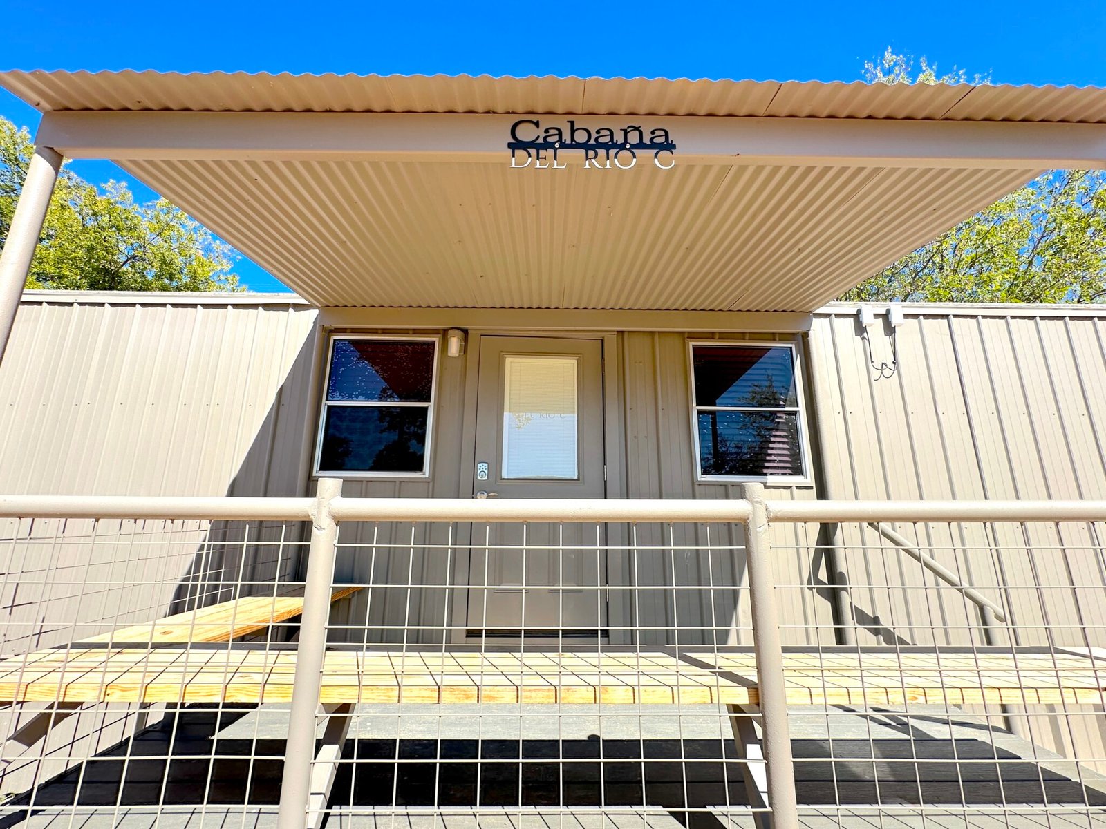 Riverside Cabana – Guadalupe River Rentals